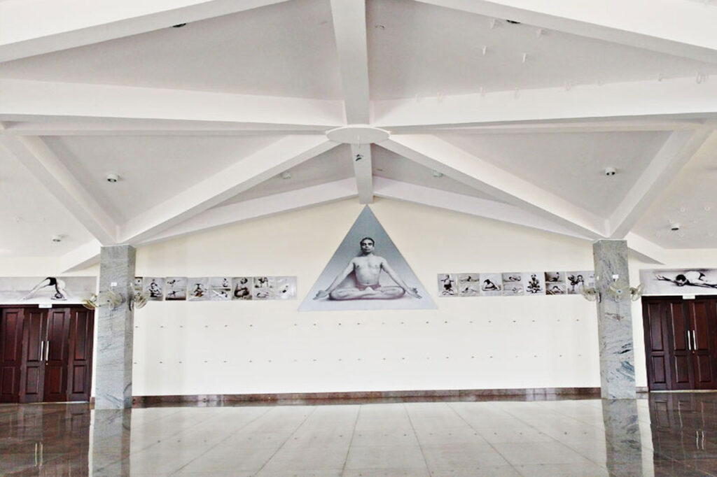 About BIYC – Bellur Iyengar Yoga Center